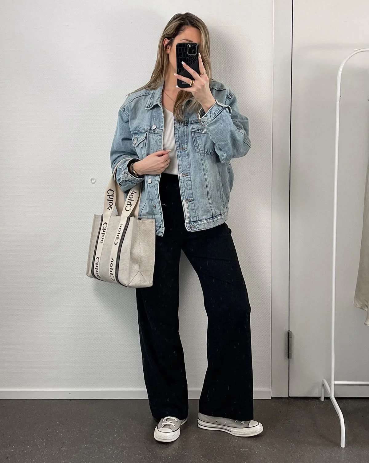 Denim Jacket Outfits That Instantly Make Any Look More Stylish